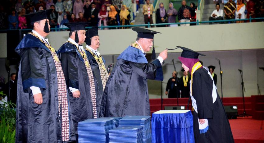 UNY Gelar Wisuda, Ribuan Mahasiswa Resmi Sandang Gelar Akademik | Universitas Negeri Yogyakarta